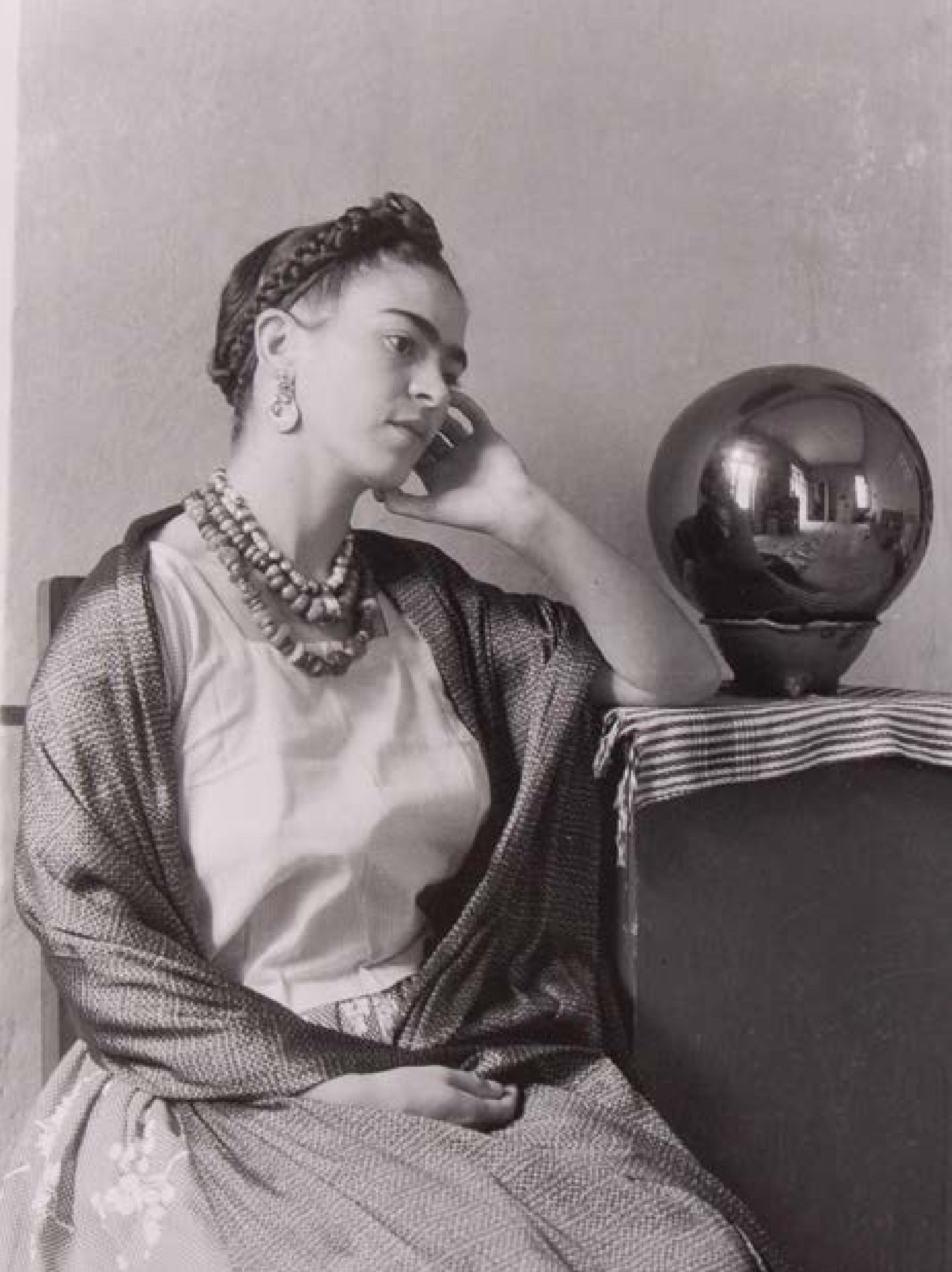 Frida Kahlo, ICONOCLASTA by Pablo Goebel Fine Arts - Issuu